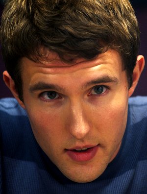 Charlie Hewson | Galerie - Z filmu | ČSFD.cz