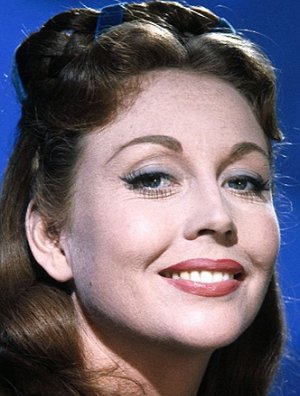 Hazel Court | ČSFD.cz