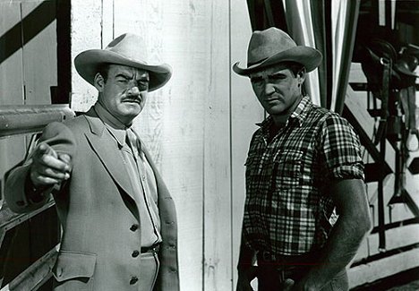 Steve Cochran | ČSFD.cz