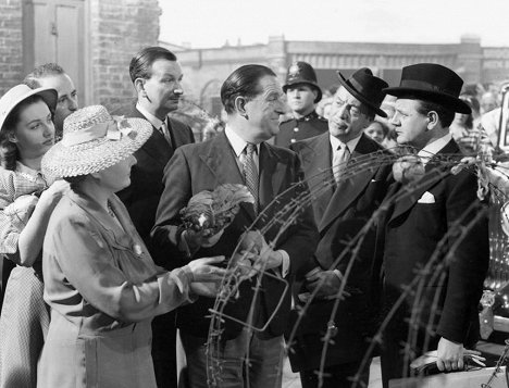 Basil Radford | ČSFD.cz