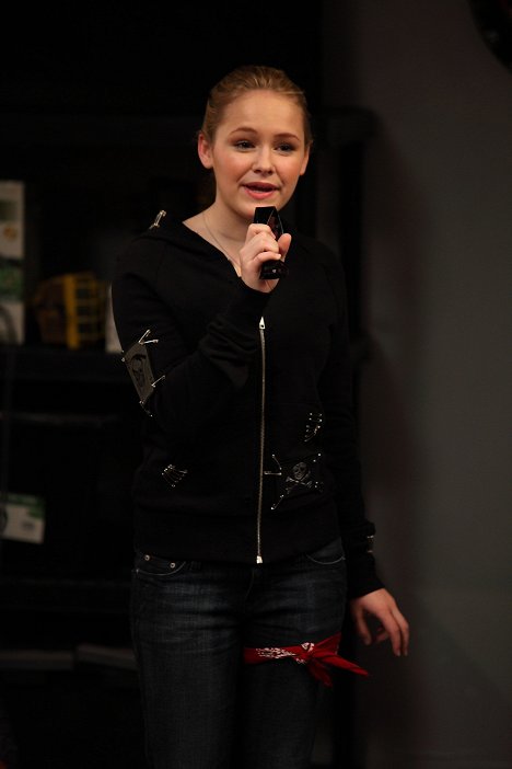 Cassi Thomson | ČSFD.cz