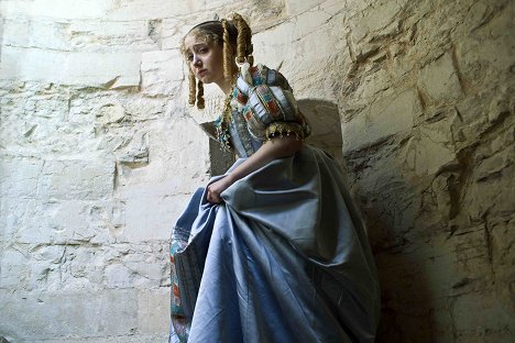 Bebe Cave | ČSFD.cz