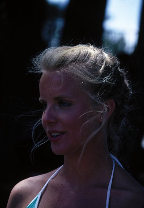 Julia Montgomery Čsfd Cz