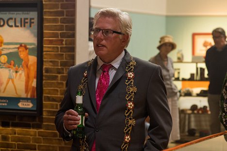 Phil Davis | ČSFD.cz