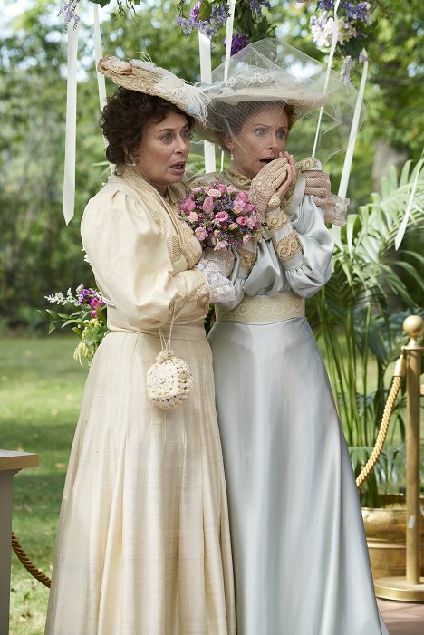 Mimi Kuzyk | ČSFD.cz