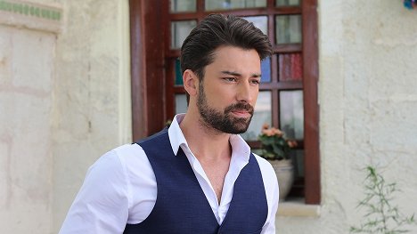 Alp Navruz | ČSFD.cz