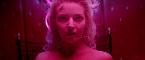 Issy Stewart | ČSFD.cz