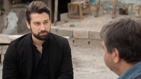 Alp Navruz | ČSFD.cz