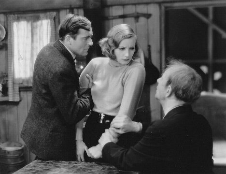 Theo Shall | ČSFD.cz