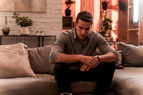 Adam Bardy | Galerie - Z filmu | ČSFD.cz