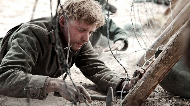 The Passing Bells (2014) | ČSFD.cz