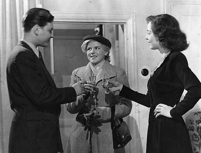 Kasvot kuvastimessa (1953) | ČSFD.cz