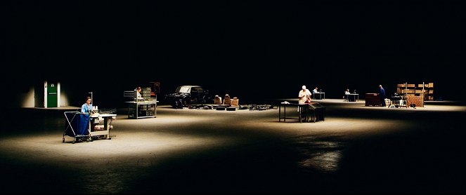 The invisible hand (2016) | ČSFD.cz