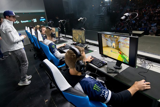 ran eSports - Professional. Gaming. Magazine. (2017) | ČSFD.cz