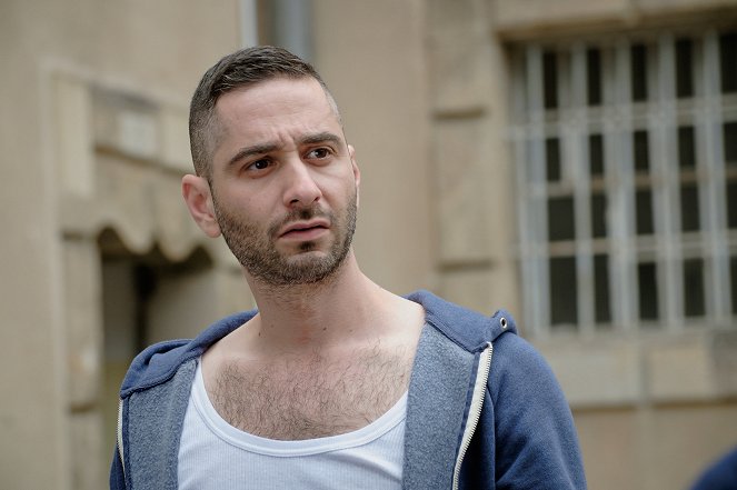 Im Knast - Mit links (S02E04) (2017) | ČSFD.cz