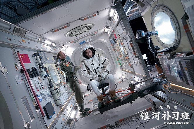 Looking Up (2019) | ČSFD.cz