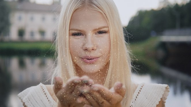 Jennifer Erica (2020) | Galerie - Promo | ČSFD.cz