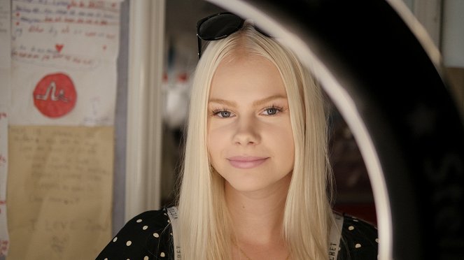 Jennifer Erica (2020) | Galerie - Promo | ČSFD.cz