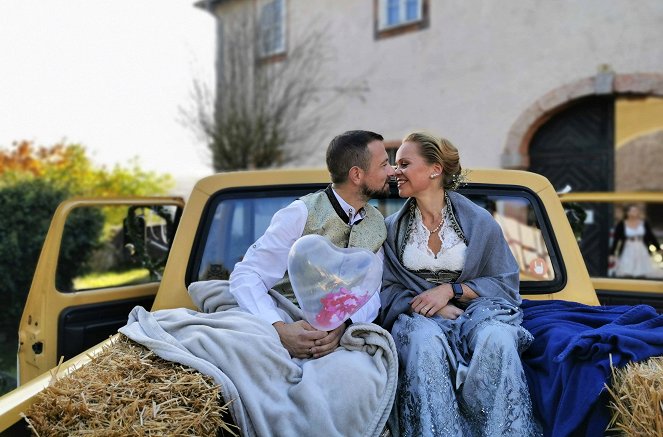 Vertrau mir! Denn du kennst nur die halbe Hochzeit (2021) | Galerie ...