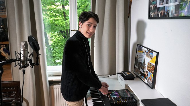 Timon - Geige, Rap und Liebe zur Musik (2021) | Galerie - Z filmu | ČSFD.cz