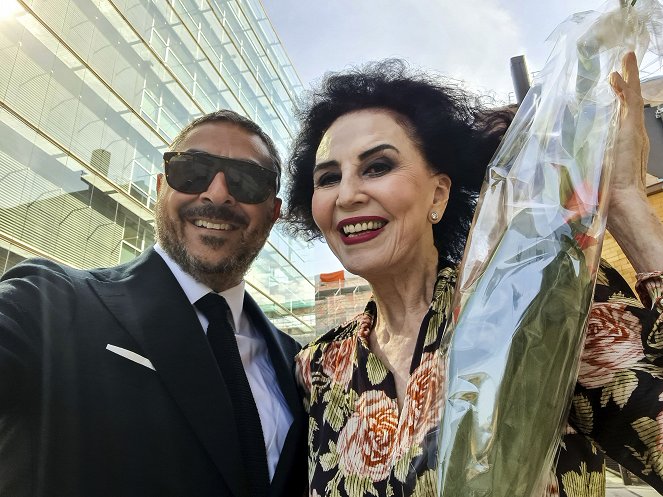 Arman ja viidenkympin kriisi (2022) | Galerie - Z pořadu | ČSFD.cz