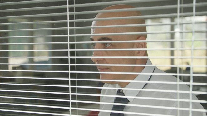 Keresztanyu - Vaklárma (S04E66) (2022) | Galerie - Z epizody | ČSFD.cz