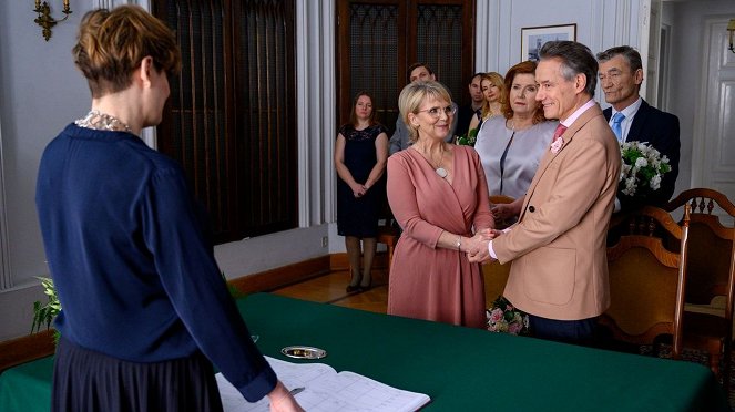 Barwy szczęścia - Episode 174 (S13E174) (2020) | ČSFD.cz