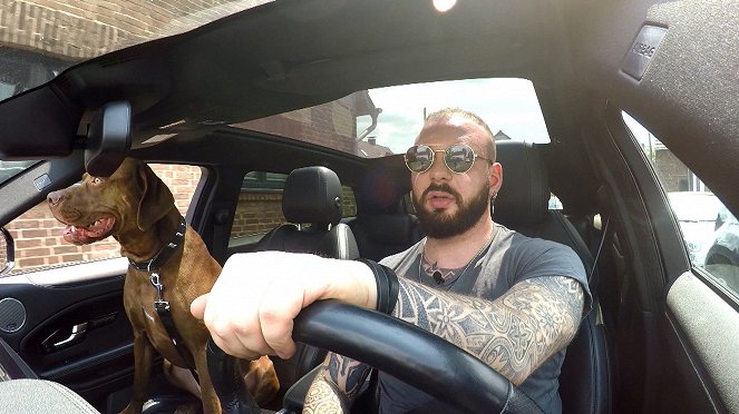 Der Knochenknacker - Tierisch verrenkt (2023) | Galerie - Z pořadu | ČSFD.cz