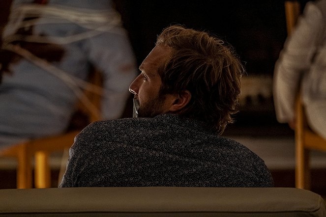 Who Invited Them (2022) | Galerie - Z filmu | ČSFD.cz