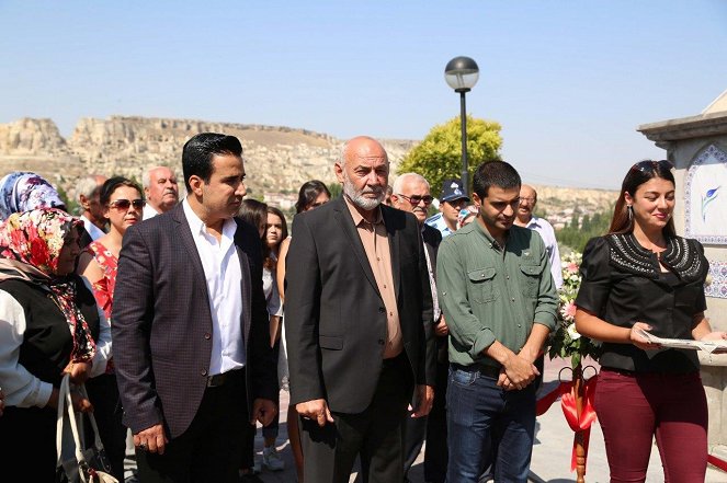 Aşk ve Mavi - Episode 1 (S02E01) (2017) | ČSFD.cz