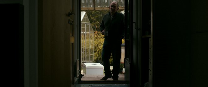 Deadpan (2024) | Galerie - Z filmu | ČSFD.cz