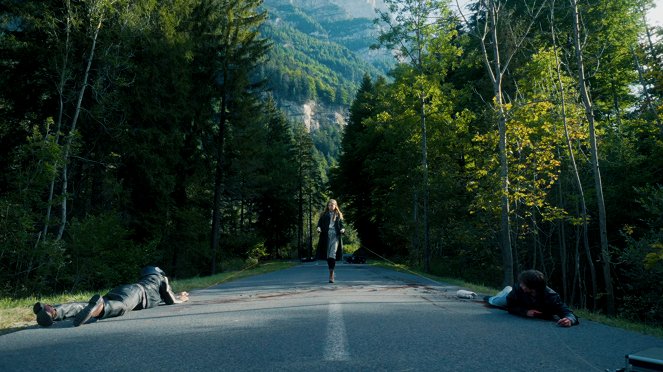 Sew Torn (2024) | Galerie - Z filmu | ČSFD.cz