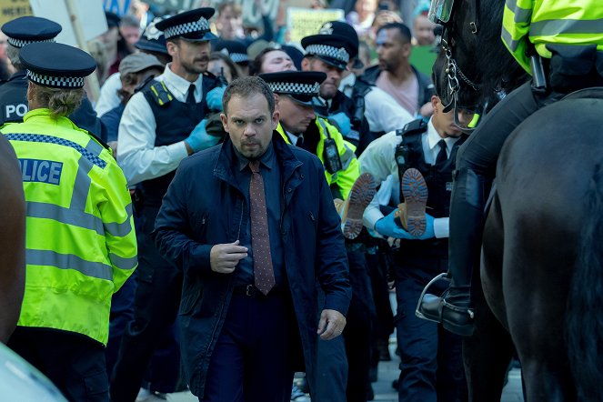 Den Šakala (2024) | Galerie - Ze seriálu | ČSFD.cz