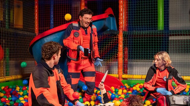 Na sygnale - 8 minut i 11 sekund (S12E71) (2024) | Tvůrci | ČSFD.cz