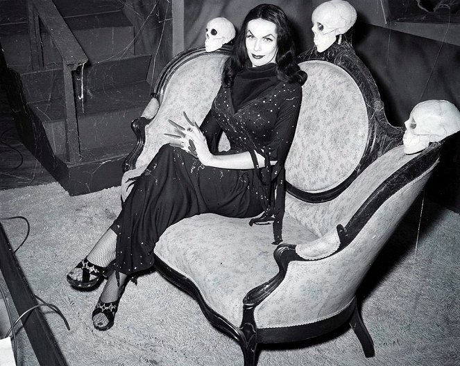 Vampira Returns (1956) | ČSFD.cz