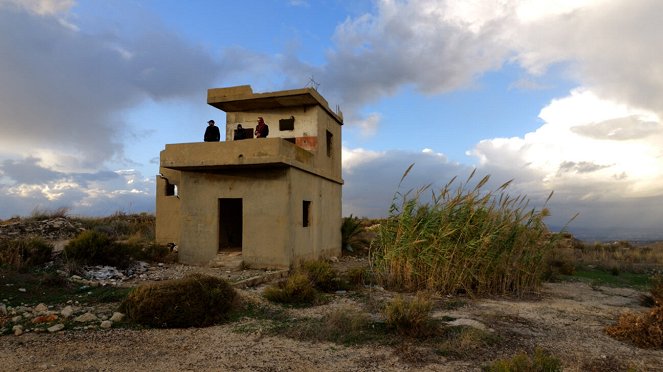 Shapes of Normal Human Beings (2025) | Galerie - Z filmu | ČSFD.cz