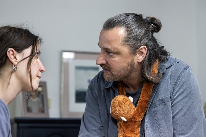 Děcko - Epizoda 9 (E09) (2025) | Galerie - Z epizody | ČSFD.cz