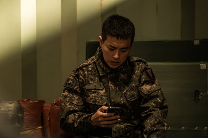 Nyutopia (2025) | Galerie - Ze seriálu | ČSFD.cz