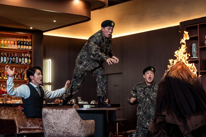 Nyutopia (2025) | Galerie - Ze seriálu | ČSFD.cz