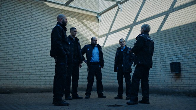 Vězeň (2023) | Galerie - Ze seriálu | ČSFD.cz