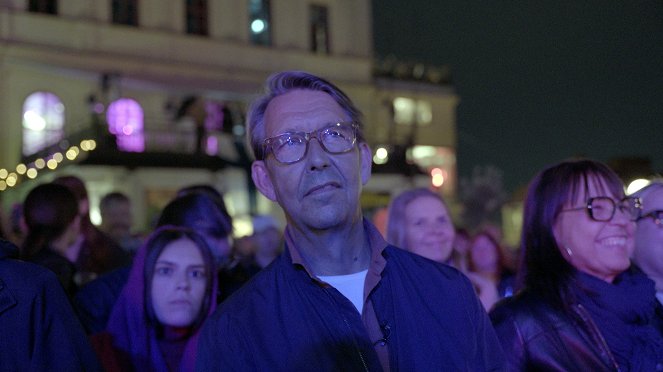 Hasse Aro - är jag svensk eller finne? (2024) | Galerie - Z filmu | ČSFD.cz