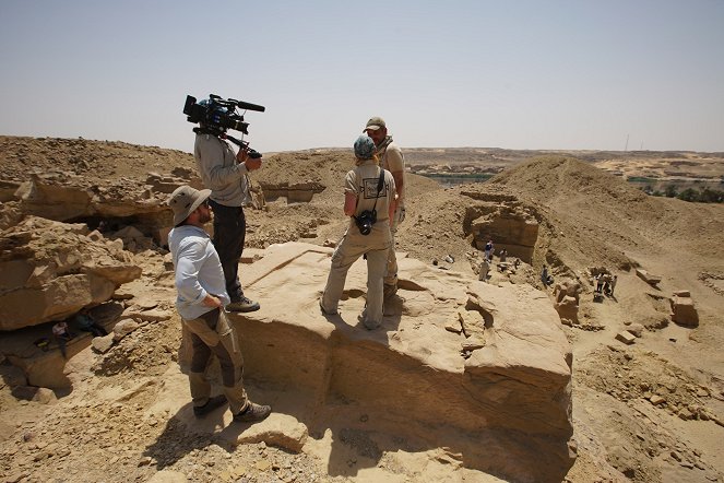 The Valley: Hunting Egypt's Lost Treasures - Pyramid Tomb Raiders ...