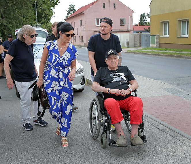 Vít Olmer - Den s osobností (2025) | Galerie - Ze seriálu | ČSFD.cz