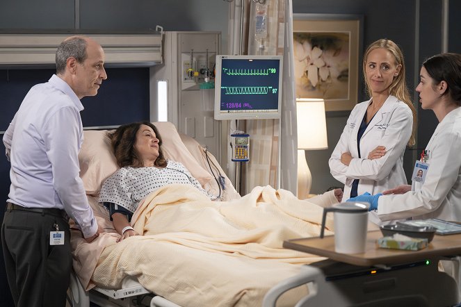 Chirurgové - Heavy on Me (S22E08) (2026) | Galerie - Z epizody | ČSFD.cz