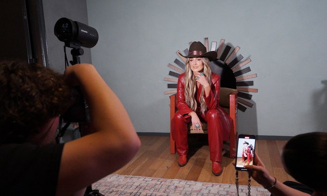 Lainey Wilson: Keepin' Country Cool (2026) | Gallery - Posters | ČSFD.cz