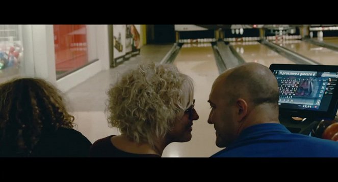 Bloom Up - A Swinger Couple Story (2020) | ČSFD.cz