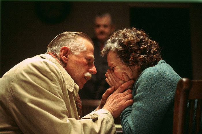Vera Drake - Žena dvou tváří (2004) | ČSFD.cz