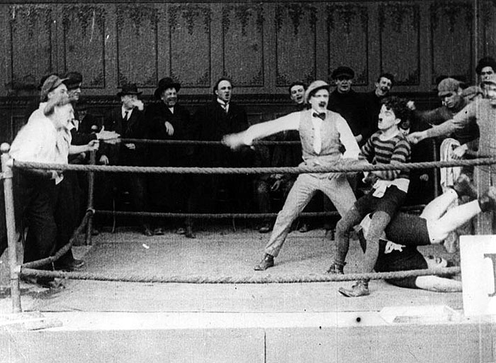 Chaplin boxerem (1915) | ČSFD.cz