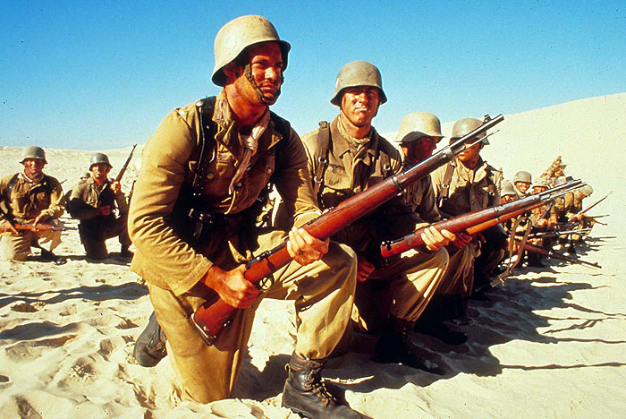 Sahara (1995) | Weetjes - Foutjes in film | ČSFD.cz