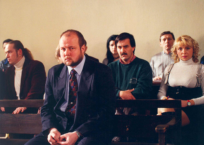 Na lavici obžalovaných justice - Dům svědomí (E05) (1998) | ČSFD.cz